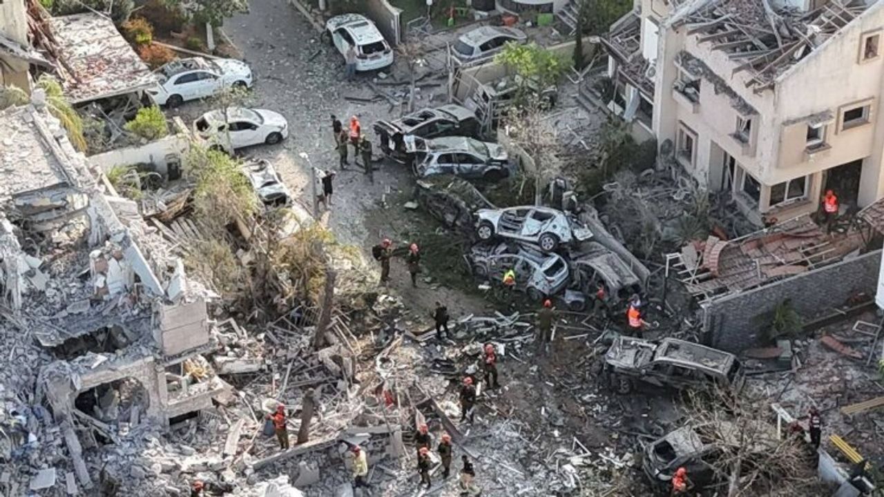 Israel Emergency – Iran's Largest Ballistic Missile Attack Rocks Tel ...