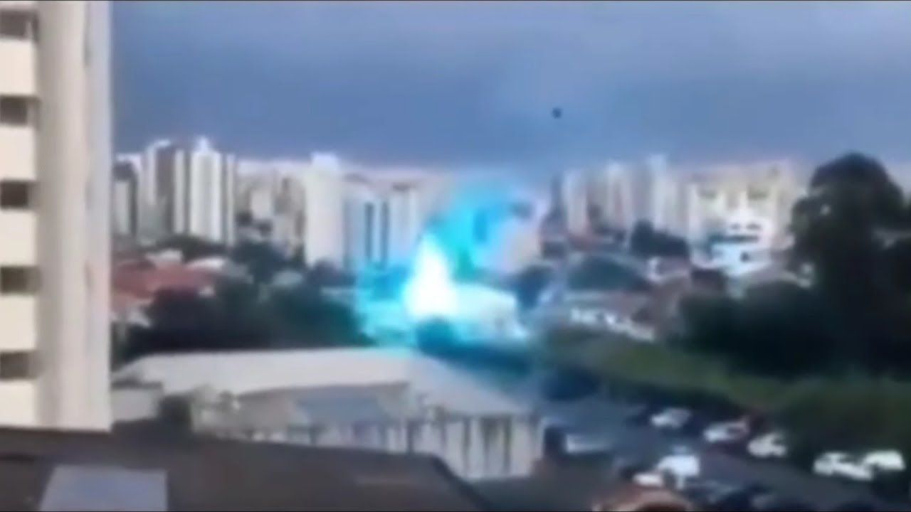 UAP flying around blue plasma surge in Turkey - Brighteon.com