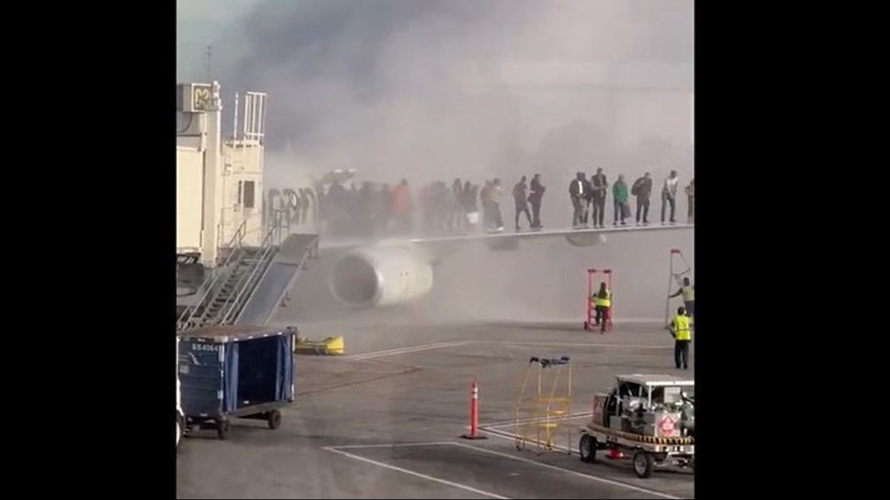 Passengers on Wing: American Airlines plane engine fire at Denver ...
