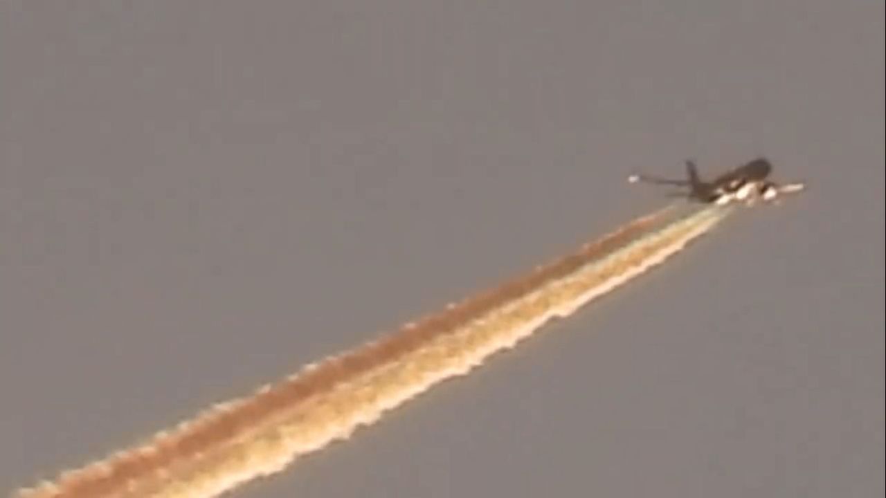 Spew Lines Change Colors As It Goes Over LA 3/11/24 -- CALIFORNIA ...