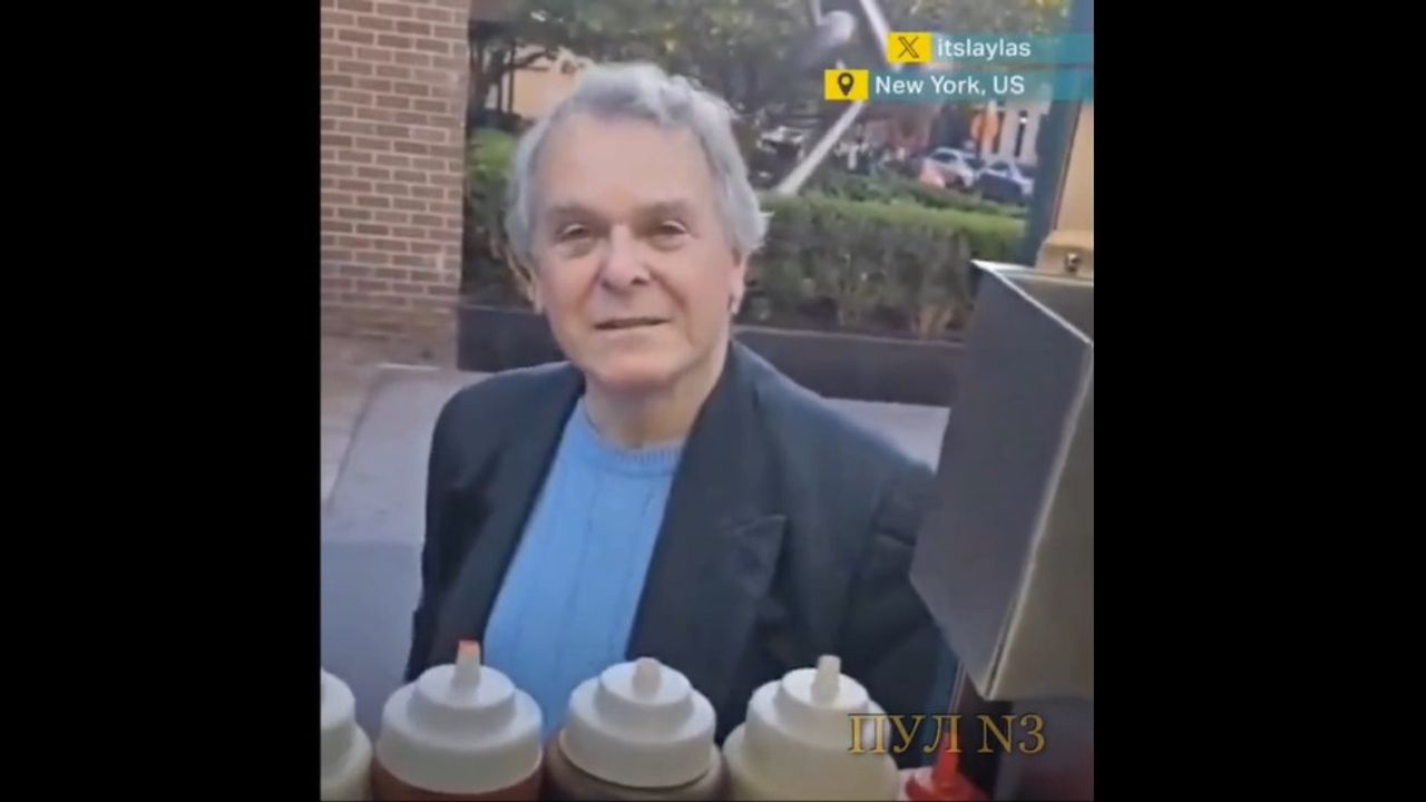 Former Obama adviser Stuart Seldowitz told a Halal Vendor that 4,000 ...