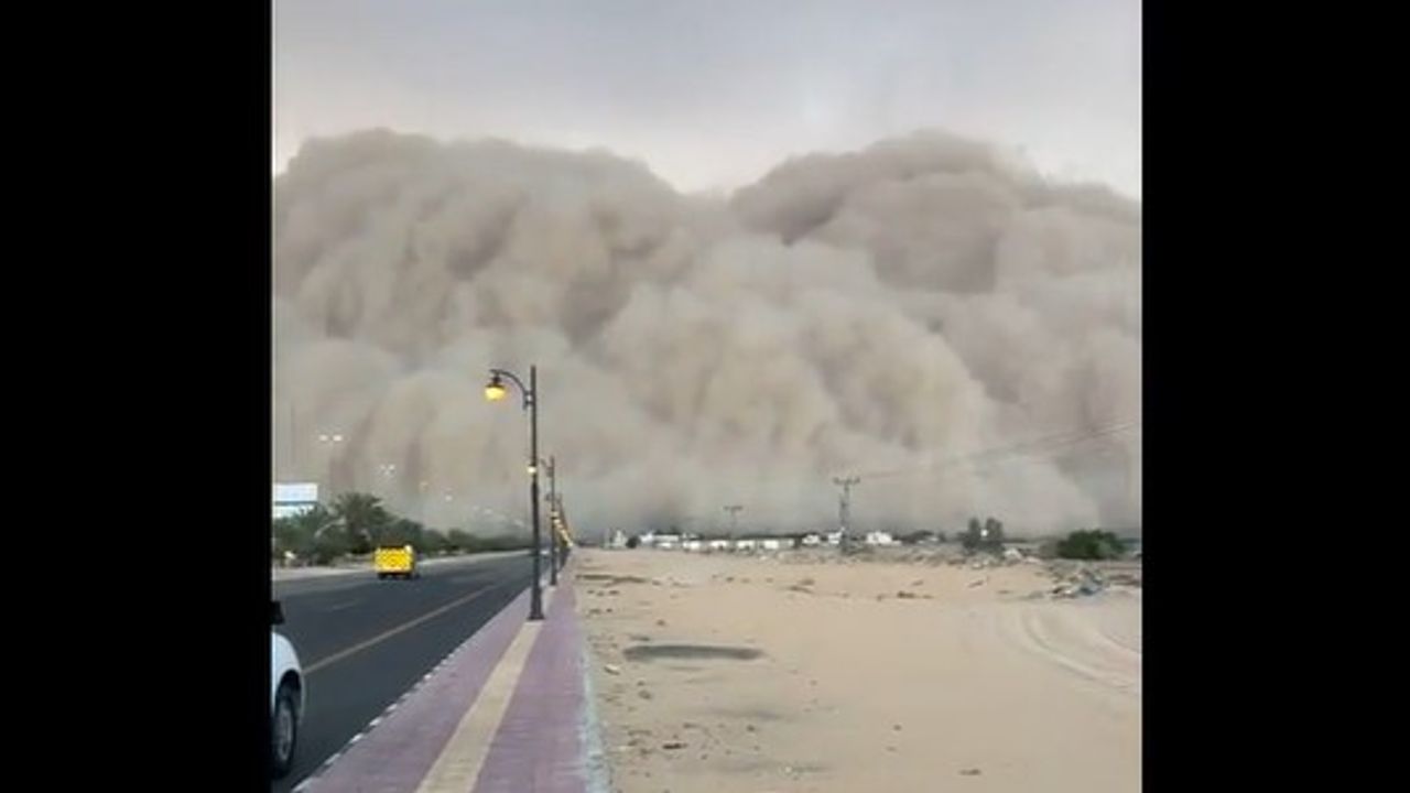 Impressive dust storm 'Haboob' hits Saudi Arabia - Brighteon.com