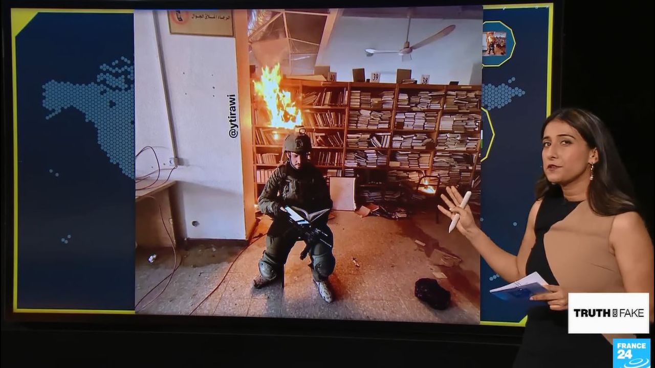Israeli soldiers burning books in a Gaza library FRANCE 24 English ...